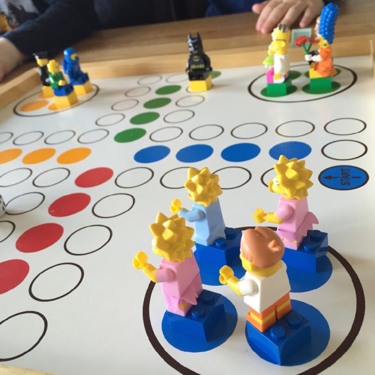 FIA-spel men inga spelpjäser? Lätt fixat med LEGO! - Pyssliga